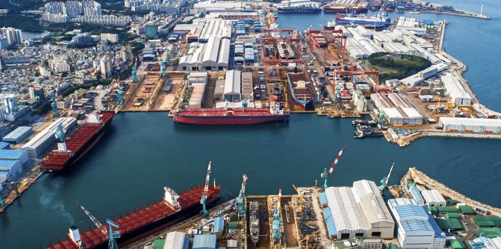 France’s Zephyr & Boree inks pricey feeder container ship orders at ...