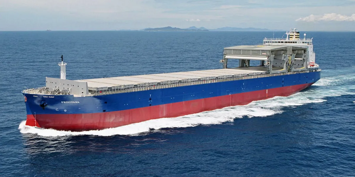 Bulkers and heavylifters muscle in on boxship trades due to shortage