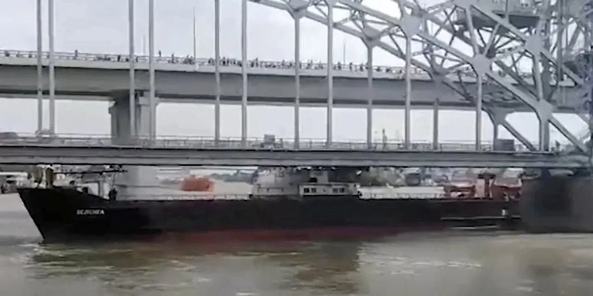 Ship hits Russian bridge after suffering steering failure