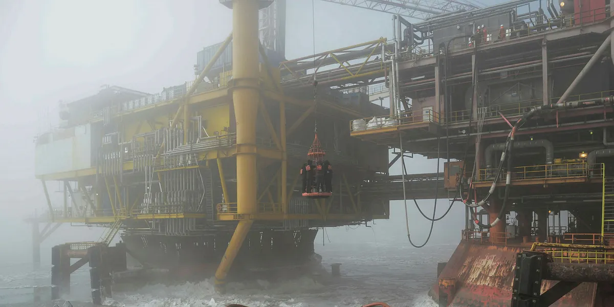 Half-step back for rigs providing OSV employment