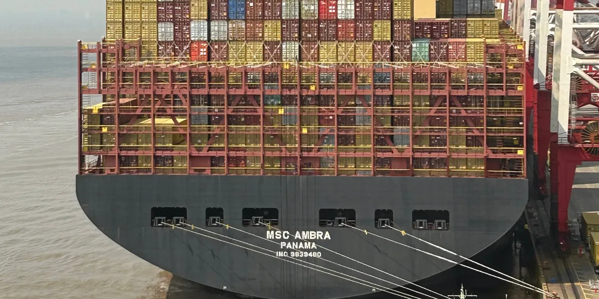 Transpacific container spot rates post record weekly fall