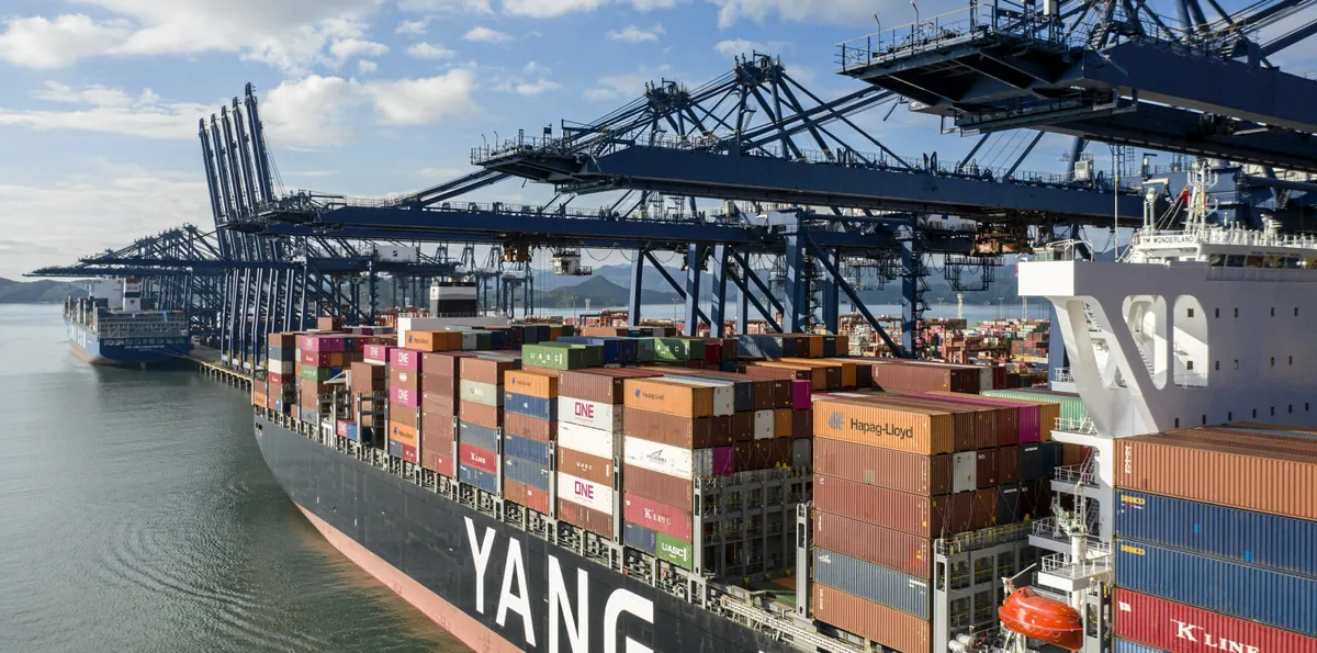 Yang Ming spending almost $300m to buy neo-panamax container ship trio