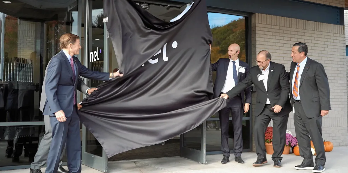 Nel 'officially opens' expanded 500MW PEM electrolyser manufacturing ...