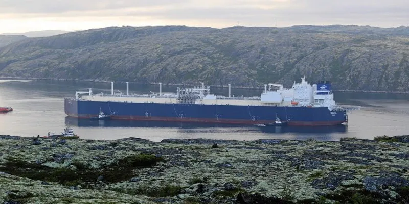 Russian LNG shadow ship moves sanctioned cargo into Western FSU