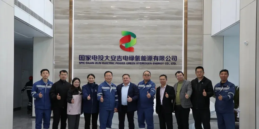 World first | Chinese state-owned 230MW green hydrogen and ammonia ...