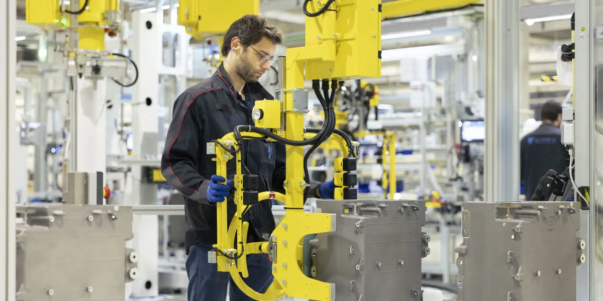 French fuel-cell maker Symbio laying off almost 70% of its workforce ...