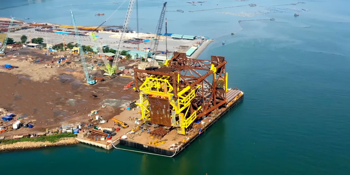 Contractor loads out key offshore structure for Asian project | Upstream