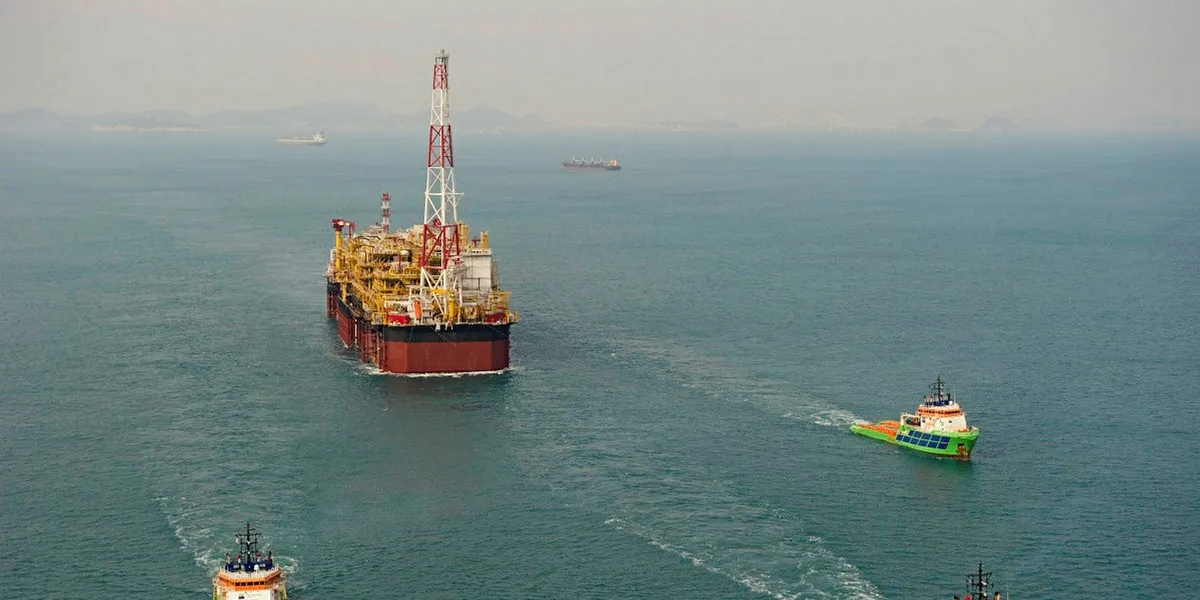 Sparrows nets Total Angola crane deal | Upstream