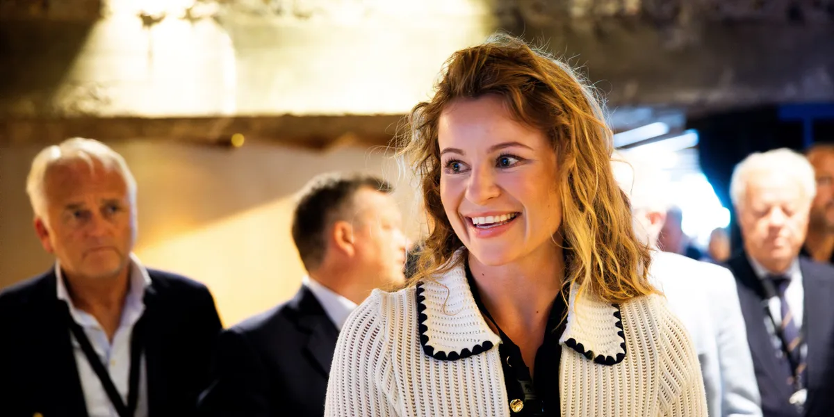 En av Norges rikeste arvinger tilbyr hundepass for 200 kroner timen | DN