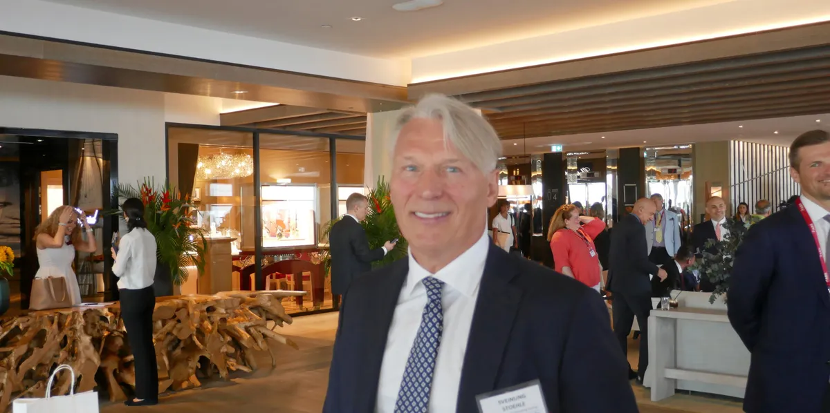 Angelicoussis sets sights on LNG-fuelled capesize newbuildings