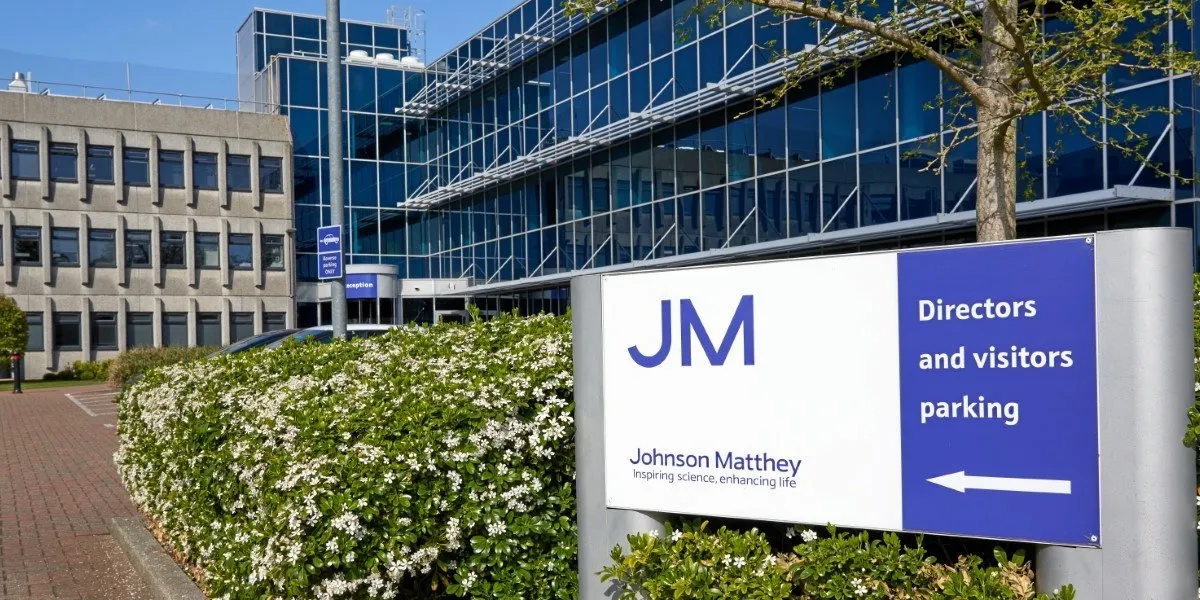 Johnson Matthey strips back green hydrogen investment to bare bones in ...