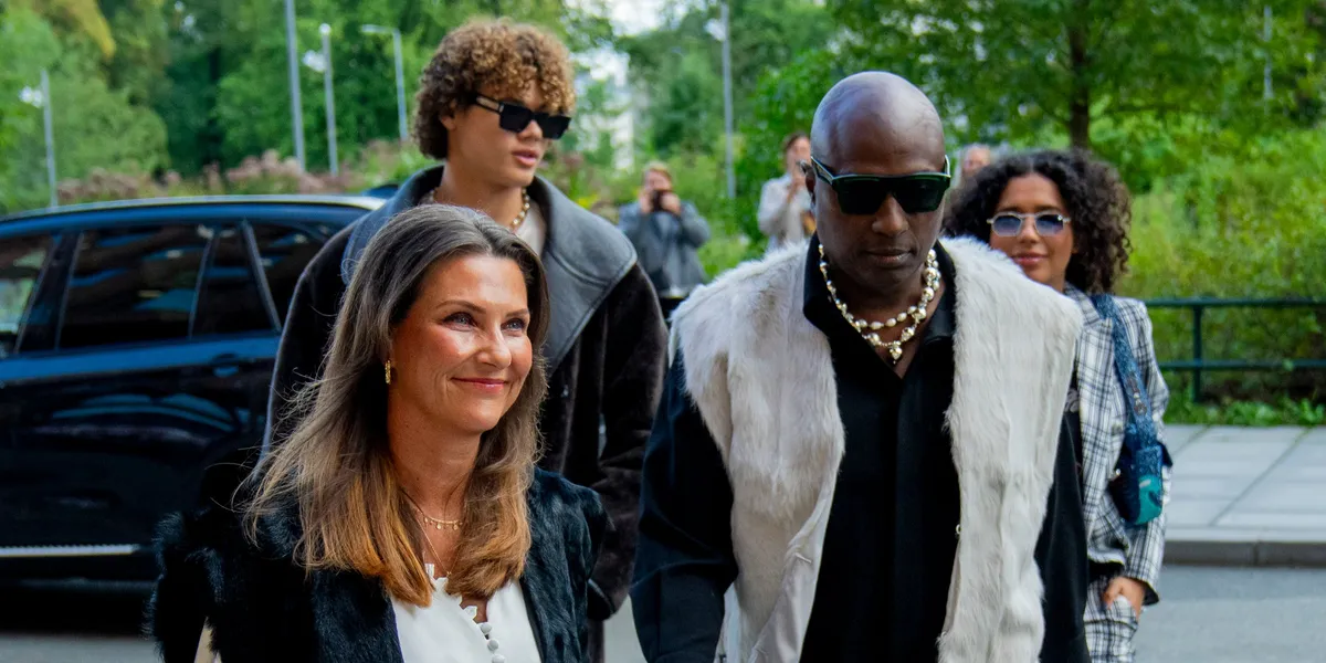 Netflixfilmen viser frem sjaman Durek Verret. På godt og vondt. | DN