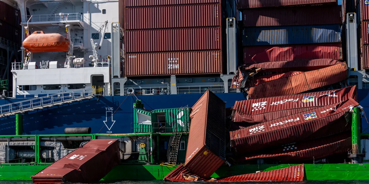 US Coast Guard begins salvage operations following Long Beach container ...