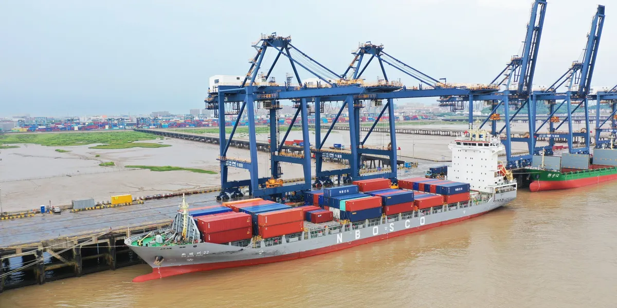 Ningbo Ocean returns to Huangpu Wenchong for container ship newbuildings