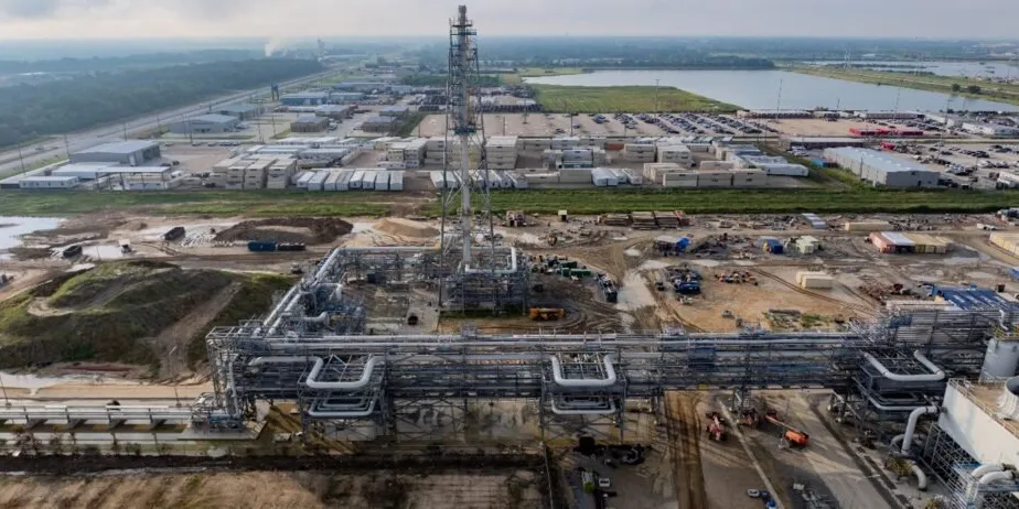 Woodside's million-tonne Beaumont blue ammonia project is now 97% ...