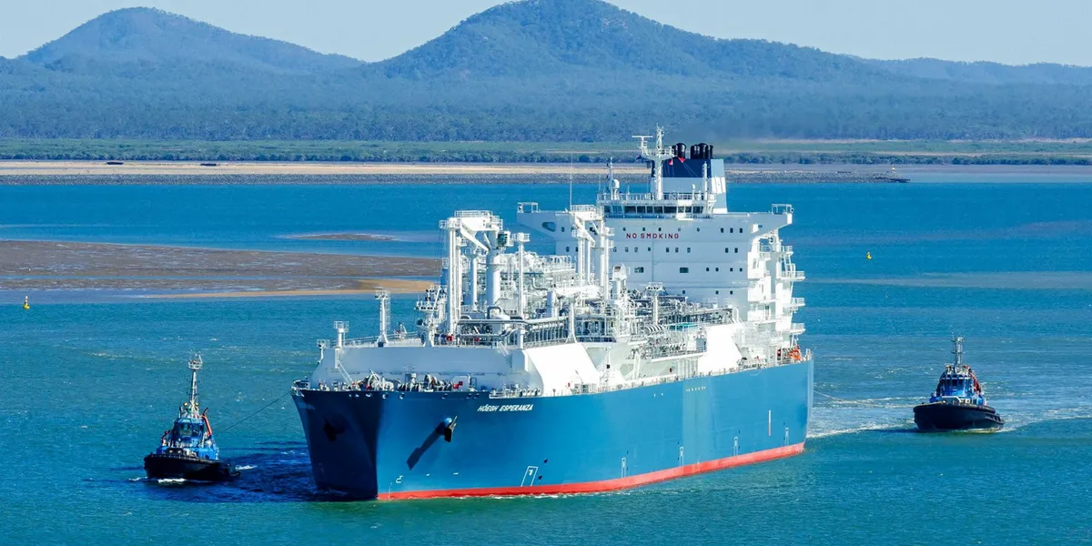 Hoegh LNG Holdings pays out as it preps FSRU trio for long-term charters