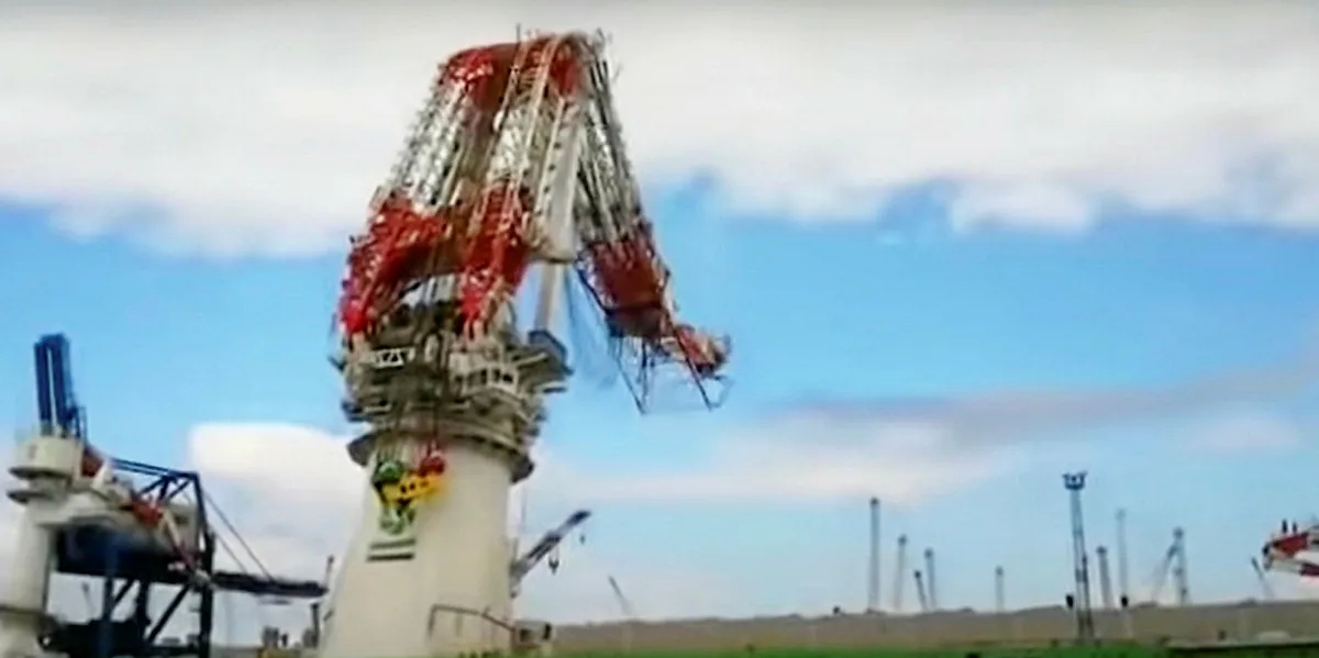 VIDEO: Several hurt as crane collapses in tests of giant offshore wind ...